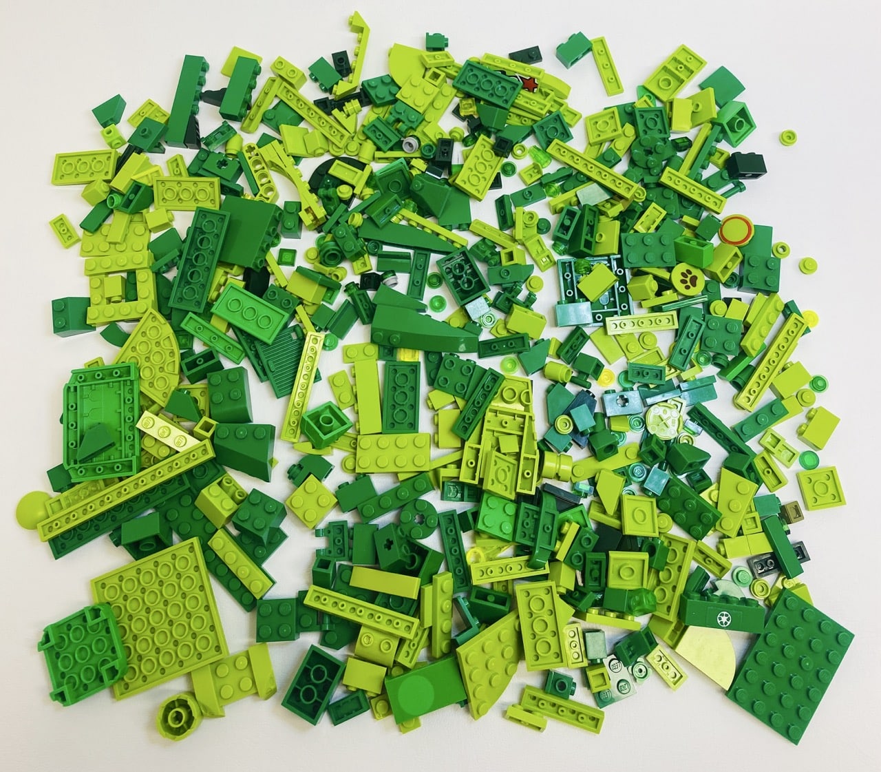 LEGO Shades of Green Fun Pack Mixed Pieces Bricks Plates Slopes and Mo ...