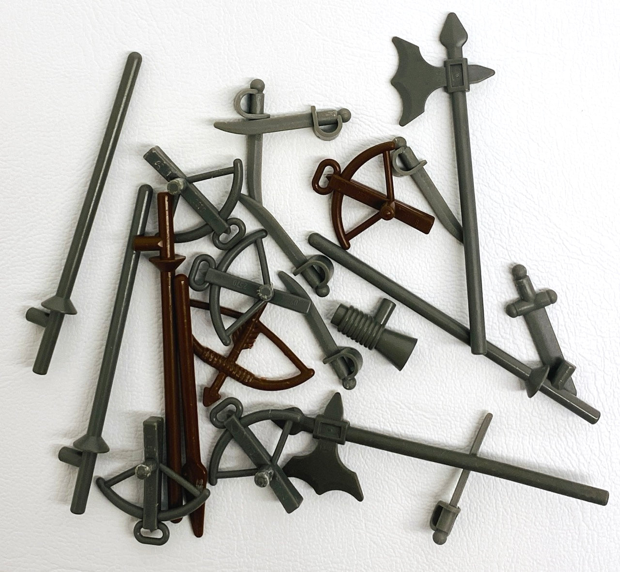 LEGO Castle / Dungeons and Dragons Minifigure Weapons Pack Mixed Colou ...